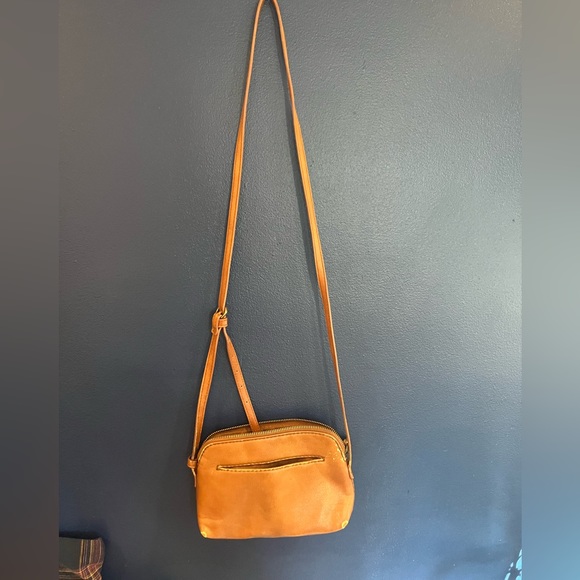 Universal Thread | Bags | Leather Purse Crossbody Zipper Closure | Poshmark